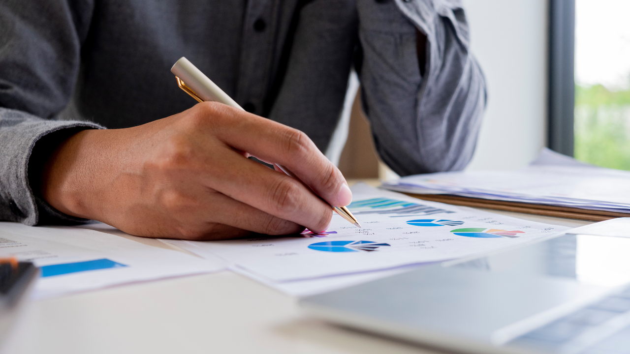 Maximizing Your Budget: Strategic Alignment Strategies | Pay it Later Maximizing Your Budget: Strategic Alignment Strategies | Pay it Later